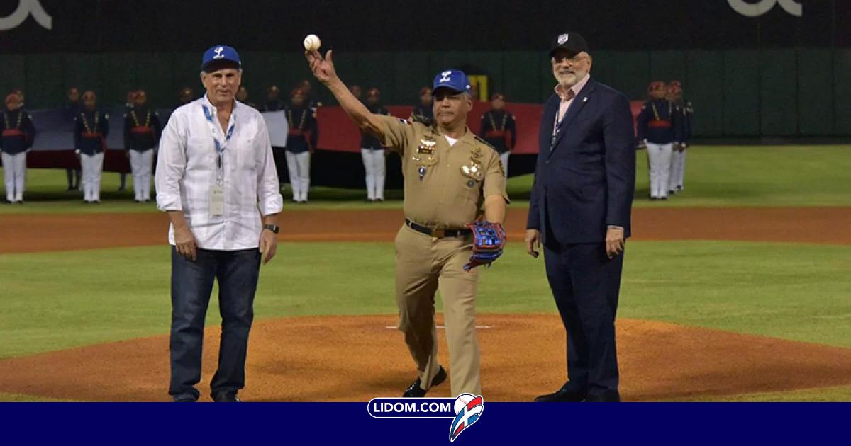 Espectacular homenaje a FF. AA. | Lidom