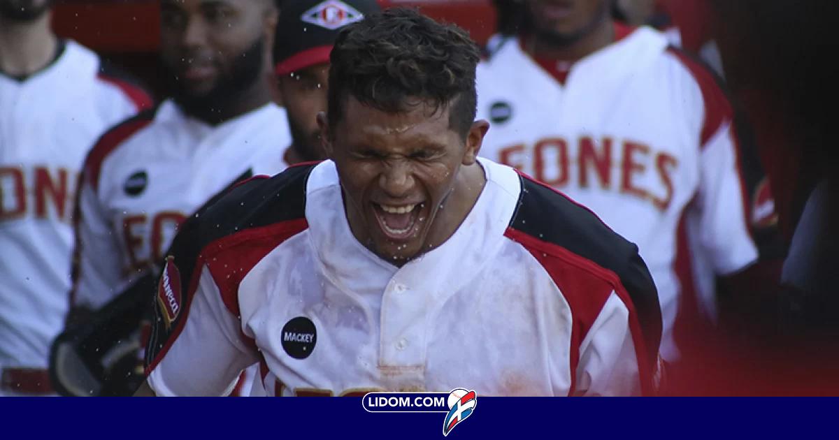 Erick González la saca con dos en bases; Leones consiguen triunfo 13 ...