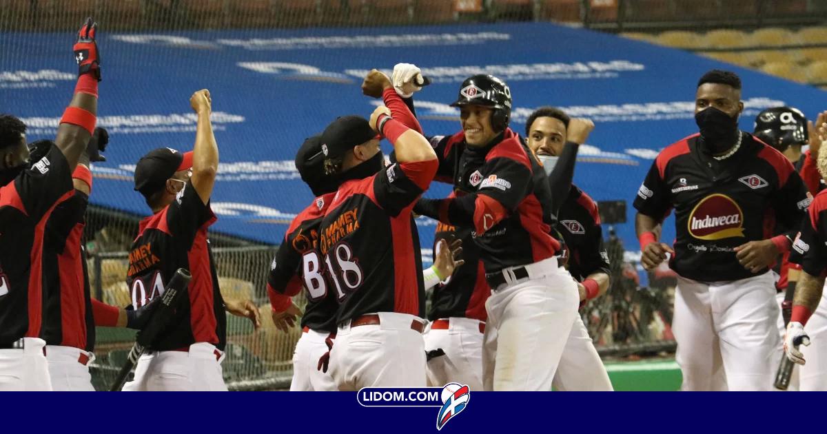 Joe Dunand encamina con jonrón triunfo de Leones sobre Águilas en el ...