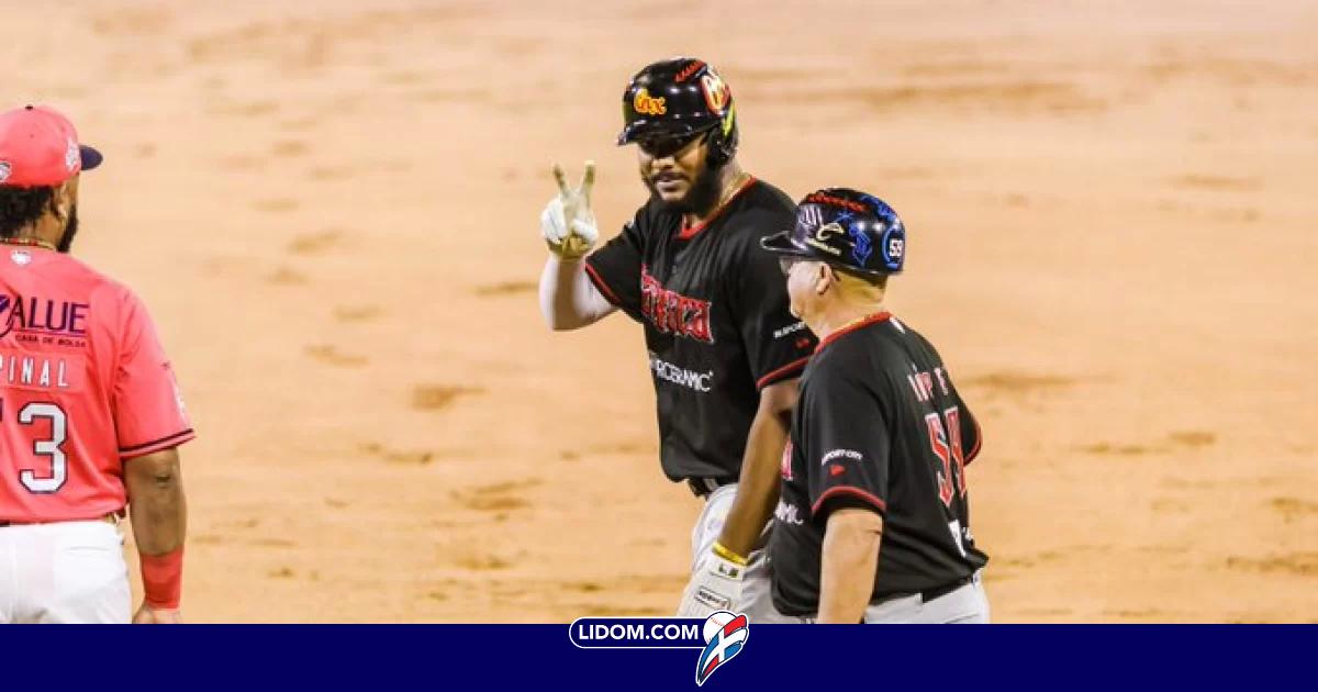 Jerar Encarnación fleta jonrón 19 | Lidom