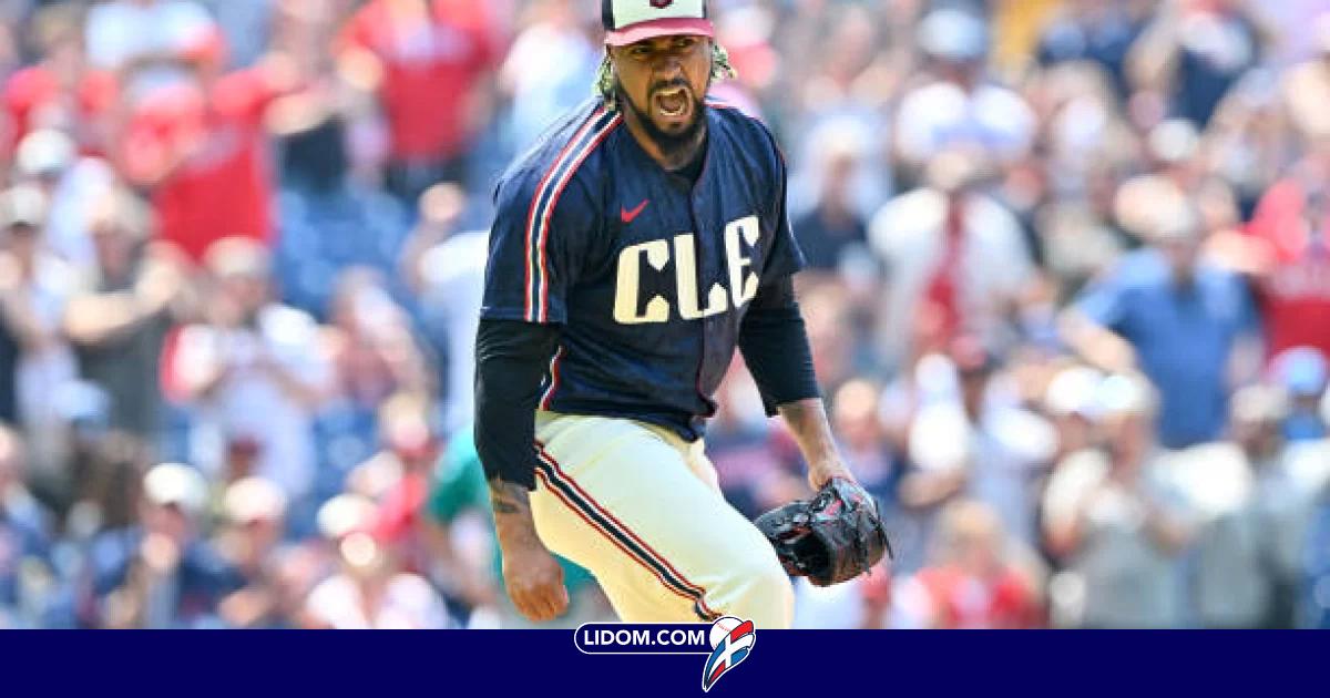 Emmanuel Clase logró el salvamento número 22, líder de la Liga ...