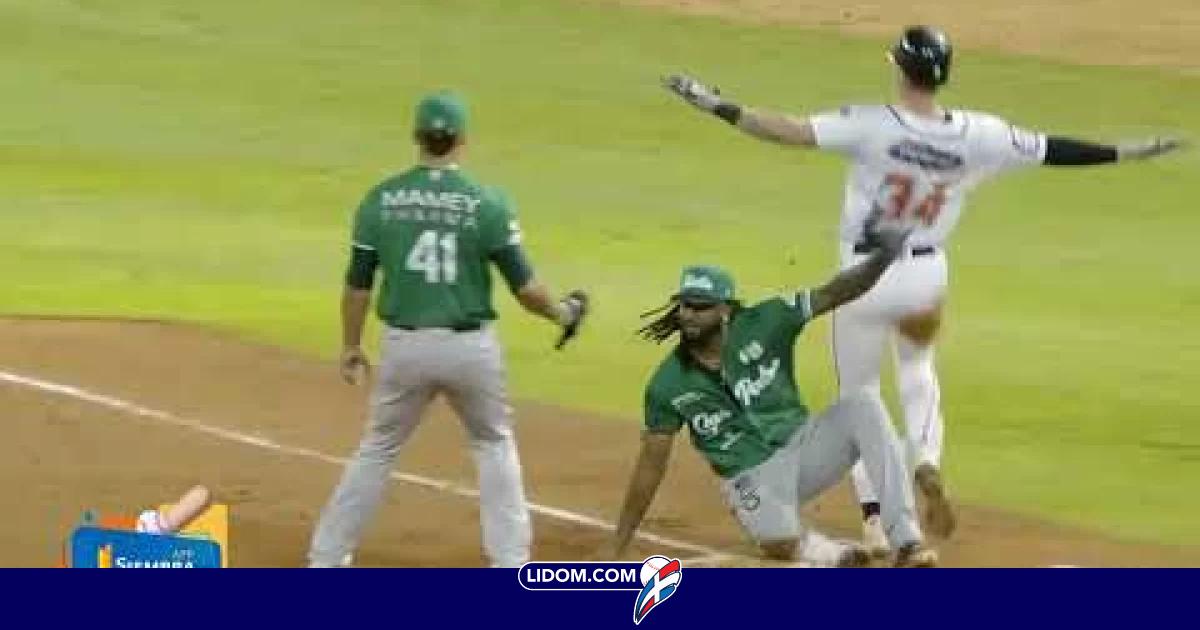 TJ Rumfield llega safe y remolca la primera de los Toros 🐂👌🏻 | Lidom