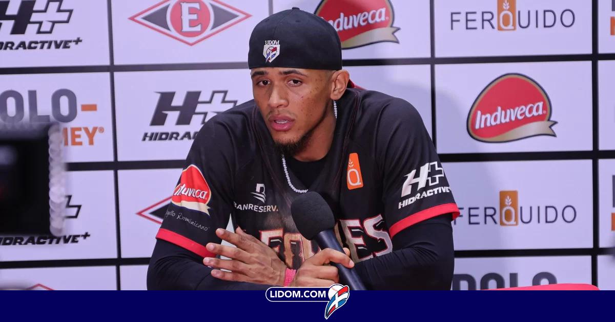 Erik González: “Sirí me hizo una seña para robarme el home” | Lidom